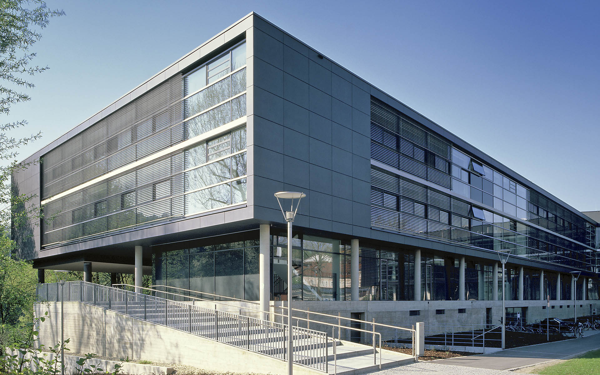 Projektbeispiel Universitätsgebäude Passau, Passau - Faserzement ...